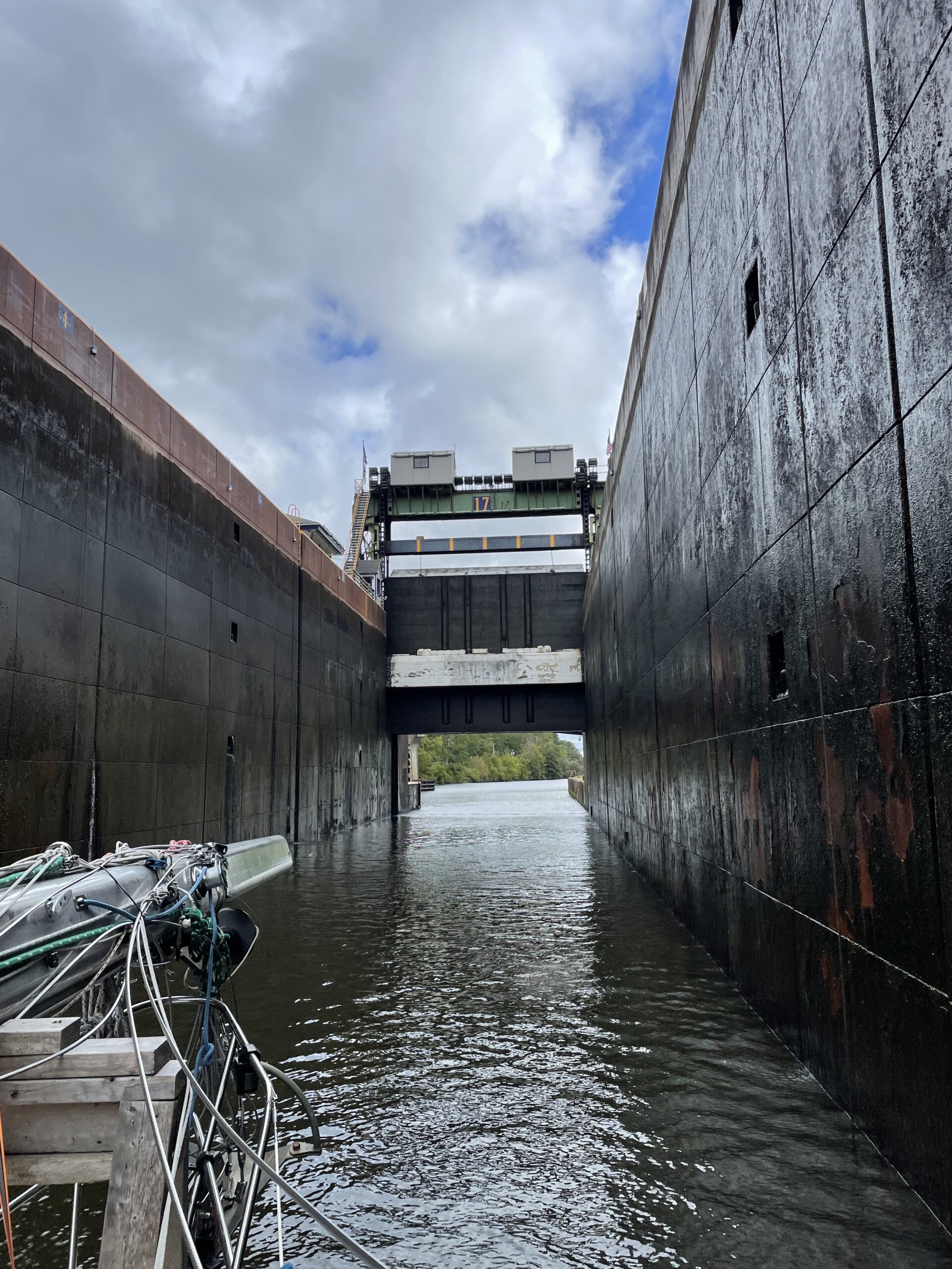 September 2023 Departing the Great Lakes through the Erie Canal ...